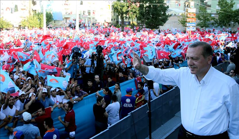 Turks divided over presidential hopefuls' campaigns