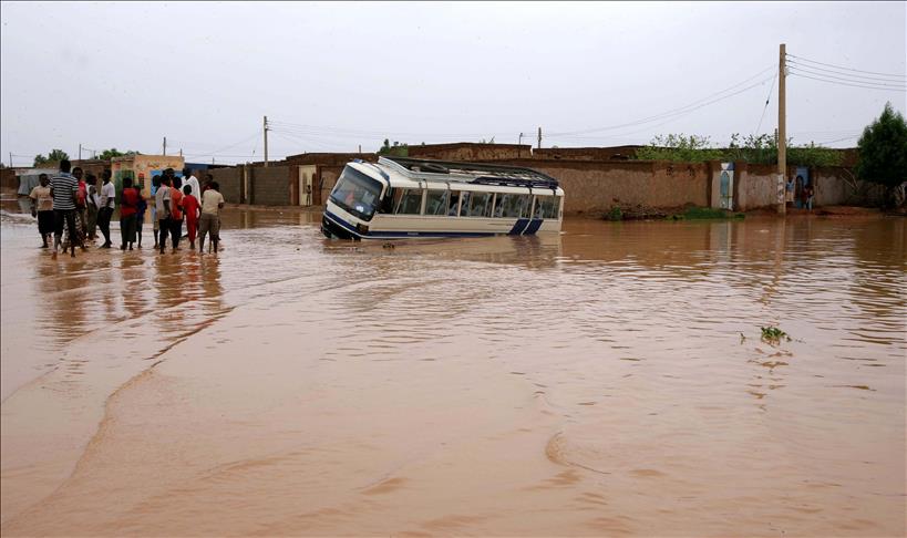 35 killed when floods wash away bus in Kashmir