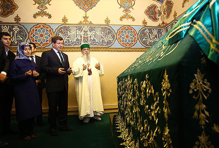 Davutoğlu Hacı Bektaş-ı Veli Türbesi’ni ziyaret etti