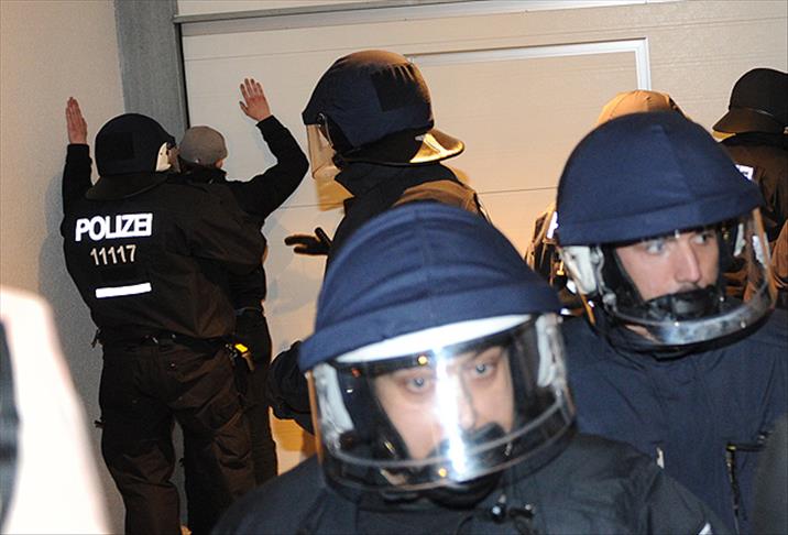 Alman polisi 13 evde arama yaptı