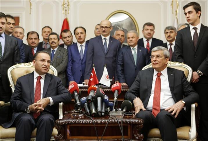 Three Turkish ministers quit in routine prep for elections