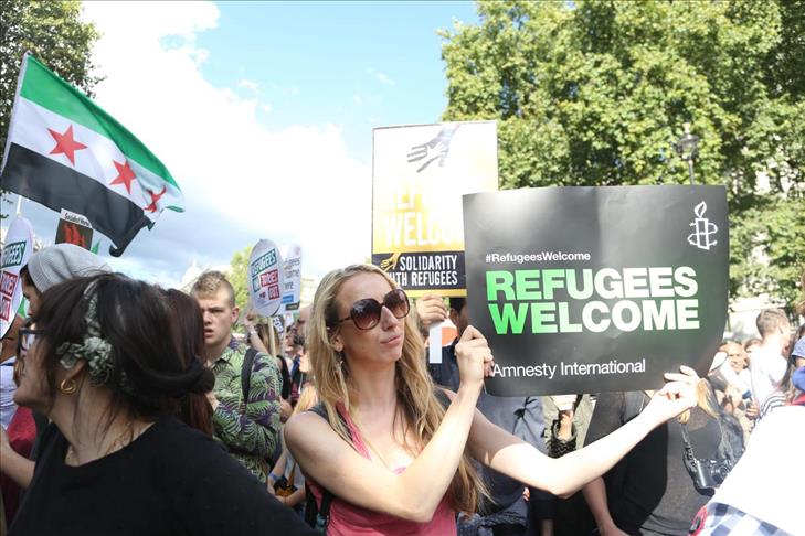 Thousands gather in solidarity with refugees in London