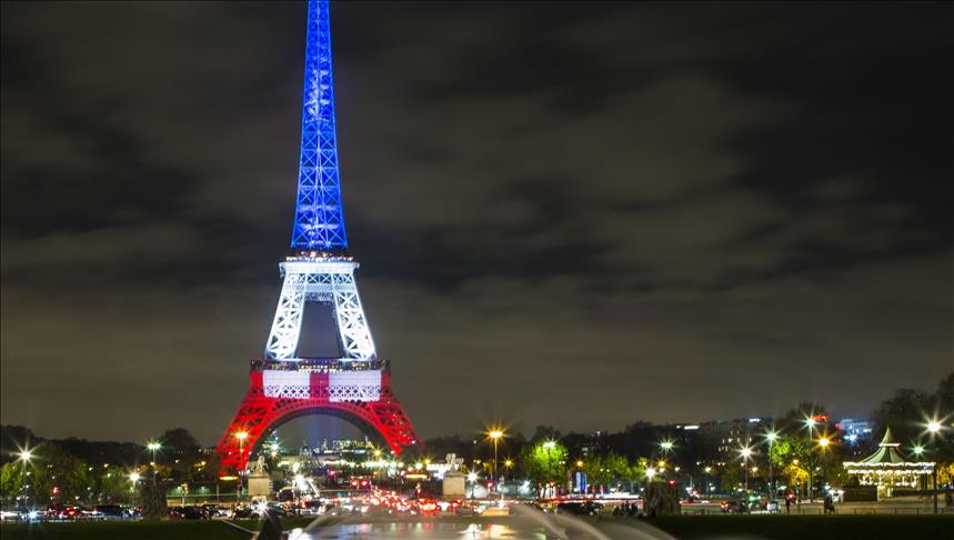 Kulla Eiffel sërish me ngyrat e flamurit francez
