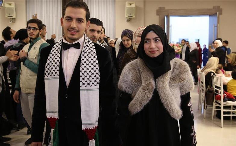 Fifty Palestinian couples tie the knot in Istanbul