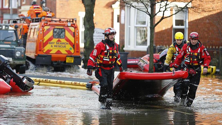 UK and Ireland begin storm clean-up