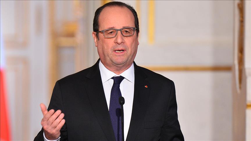 French leader says refugee crisis demands 'solidarity'