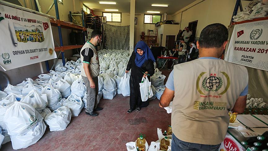 Turkish aid agency distributes food aid to Gaza’s poor