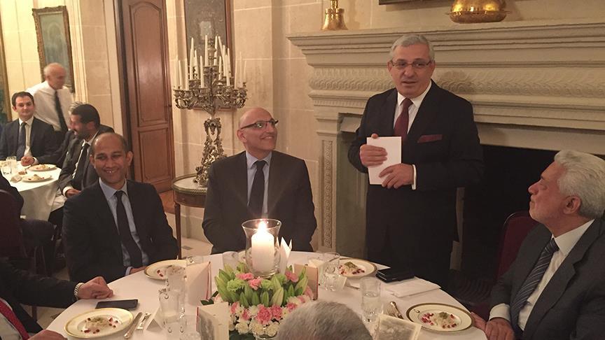 Paris Büyükelçiliğinde iftar programı