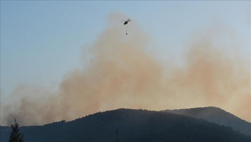 Helikopter OS BiH nastavio gašenje požara kod Livna