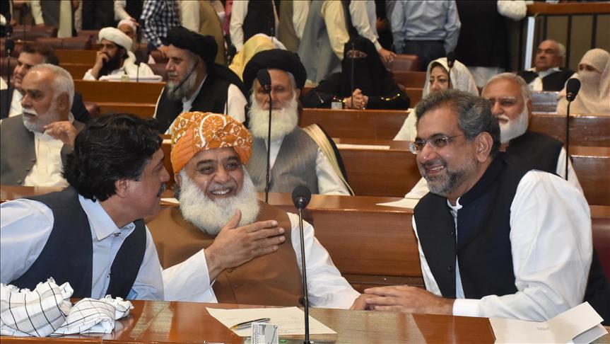 Pakistan's new cabinet sworn in