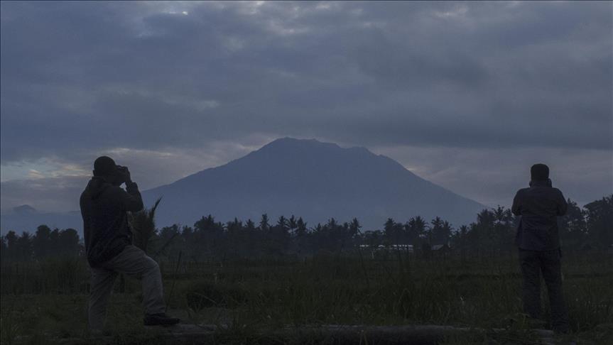 Observers fear Indonesian eruption as 50,000 evacuated
