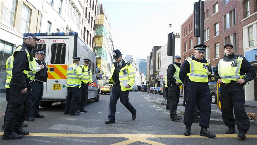 UK: Police operation ends hostage situation, arrest man UK: Police operation ends hostage situation, arrest man
