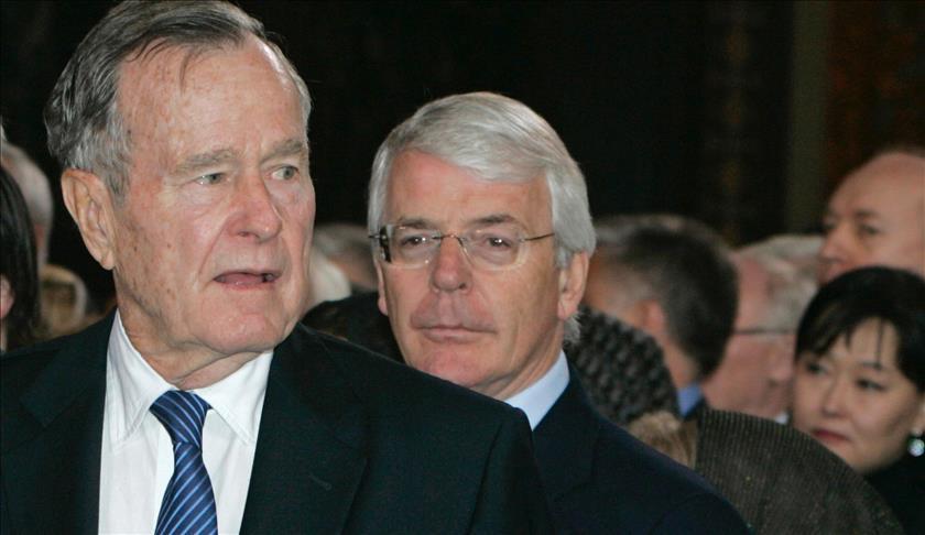 Bush padre se disculpa tras señalamiento de acoso sexual