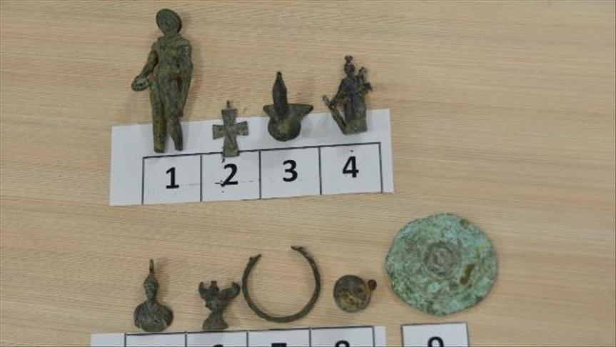 Turqi, konfiskohen 9 statuja dhe 62 monedha nga periudha romake dhe ...