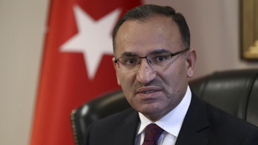 Bozdag: "Les Etats-Unis jouent avec le feu"