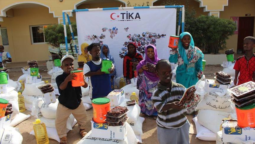 Turkish agency delivers food aid in Uganda, Djibouti