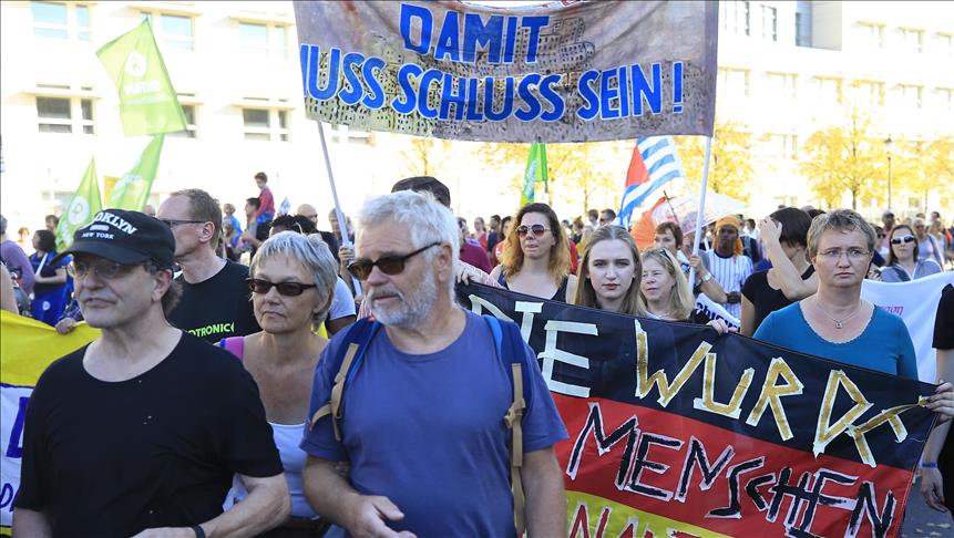 Berlin: Hundreds of thousands protest against far-right
