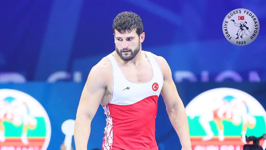 Milli güreşçi Metehan Başar adını finale yazdırdı