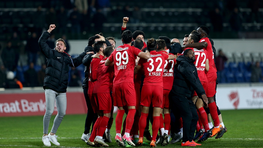 Ümraniyespor'un hedefinde Barcelona ile oynamak var