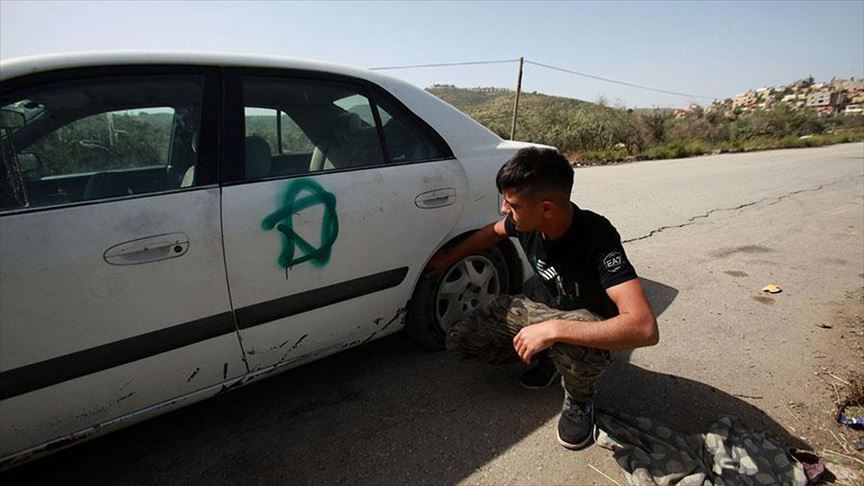 Israeli settlers vandalize Palestinian cars in W. Bank