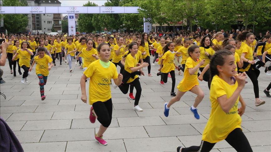Kosovë, fëmijët shënojnë Ditën Olimpike me gara në vrapim