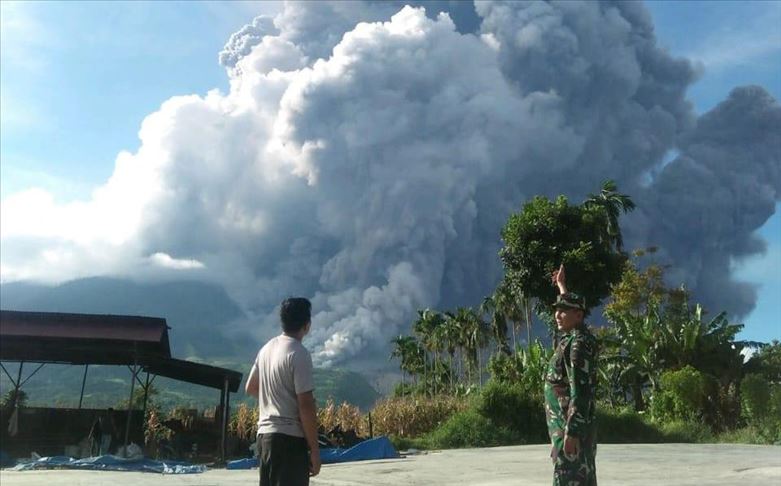 Gunung Sinabung erupsi 7000 meter