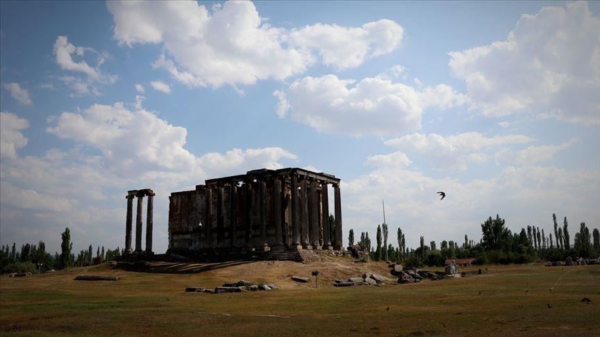Ancient Roman bath discovered in western Turkey