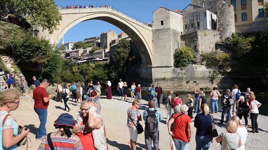 Na prvi dan Miholjskog ljeta Mostar prepun turista