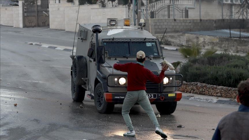 Israeli army raids West Bank homes, clashes erupt