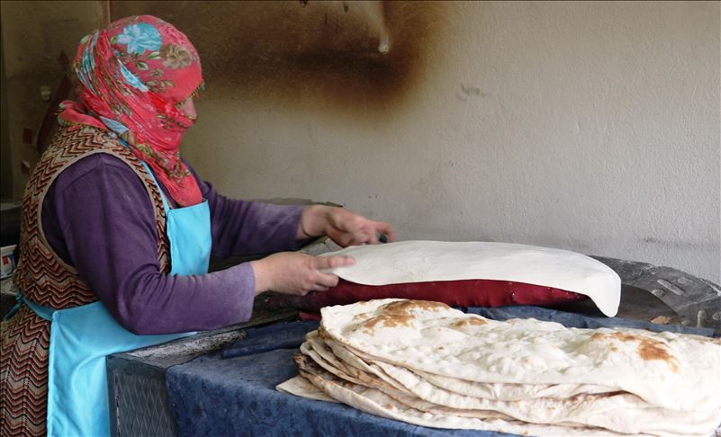 Jinên Agiriyî bi nanê tendûrê debara xwe dikin