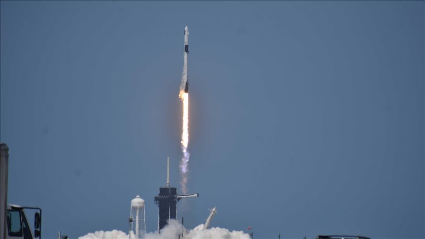 Raketa e SpaceX niset me sukses në fluturimin historik