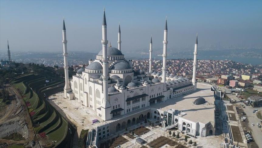 Turki buka kembali masjid untuk salat berjamaah