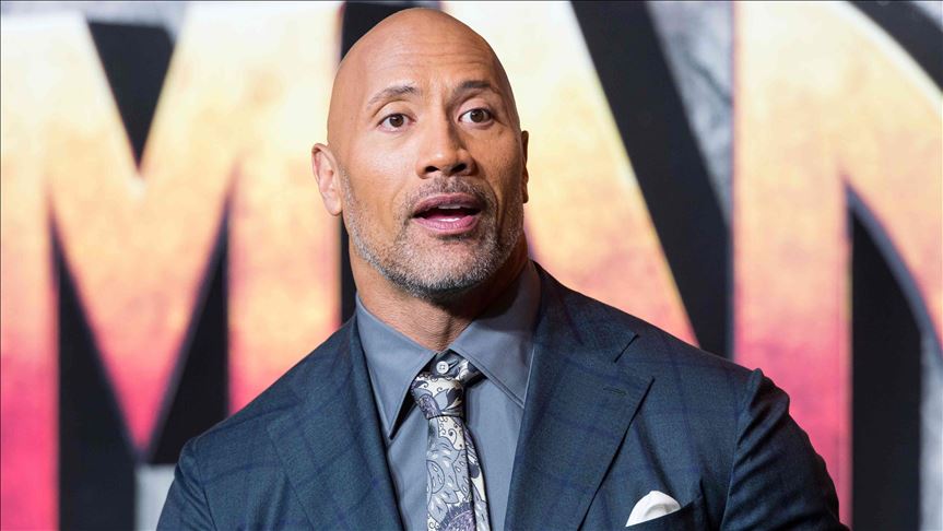 Aktori Dwayne Johnson duke u shëruar nga COVID-19