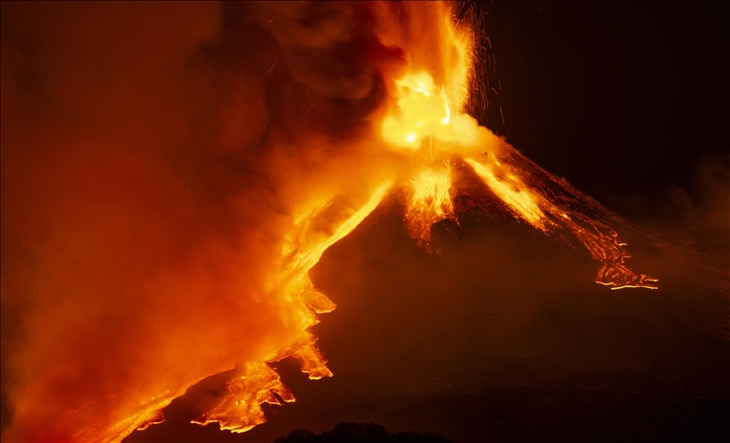 Itali, vullkani Etna riaktivizohet përsëri