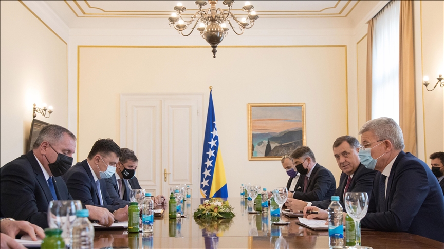 Članovi Predsjedništva BiH sa entitetskim premijerima: Vakcine ...