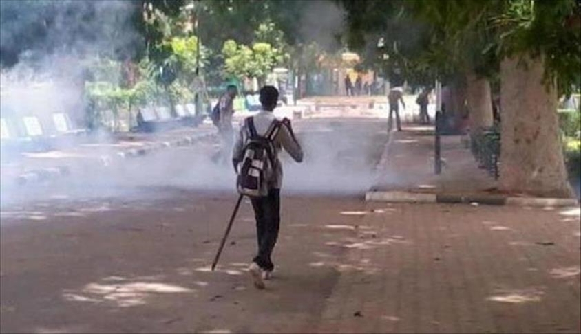 الشرطة السودانية تفرق مئات المتظاهرين أمام القصر الرئاسي