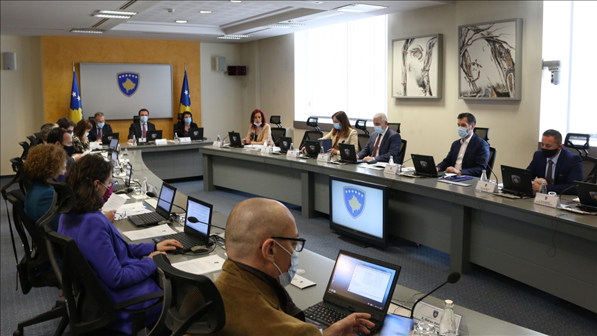 Kosovë, qeveria ndan rreth 20 milionë euro ndihmë për qytetarët dhe ... Kosovë, qeveria ndan rreth 20 milionë euro ndihmë për qytetarët dhe ...