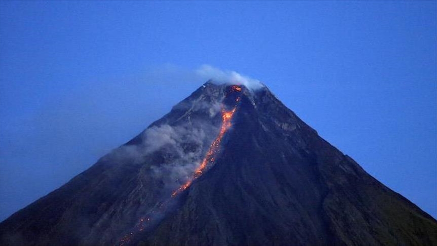 Gunung Merapi kembali erupsi, sejumlah desa alami hujan abu