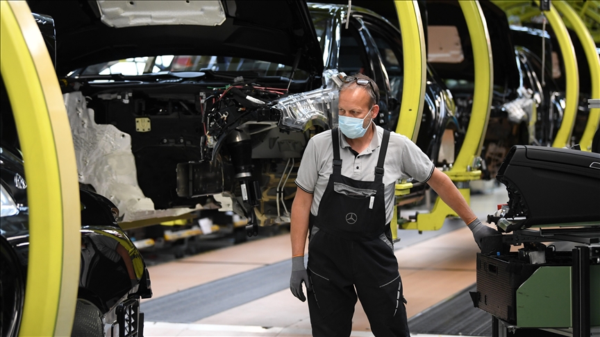 Germany's manufacturing orders rise 2.8% in December 2021