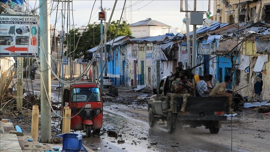 Somalie: une attaque contre des bus civils fait 17 morts dans le centre ...