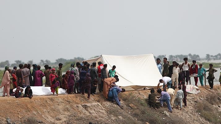 Crveni polumjesec Turkiye nastavlja pružati pomoć žrtvama poplava u ...