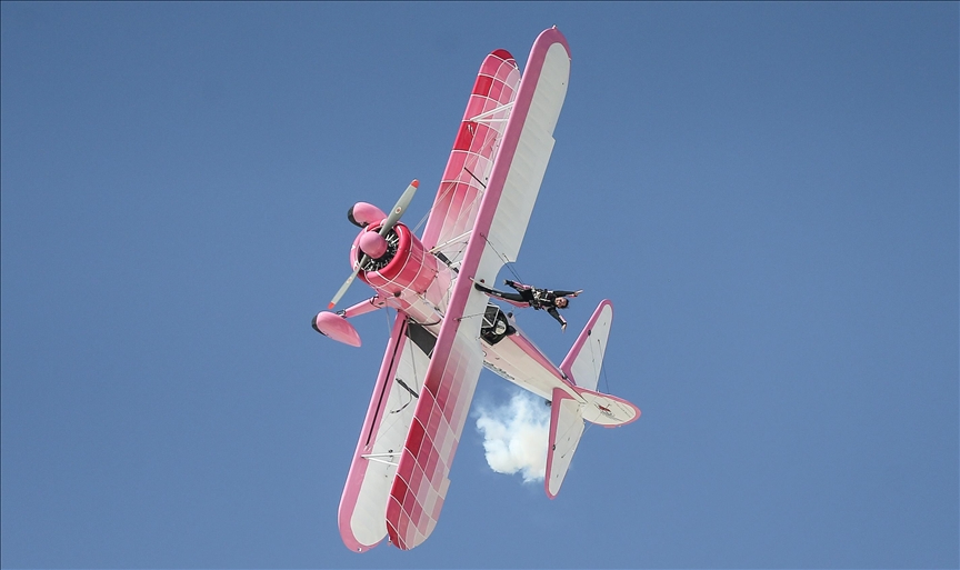 Airshow u Sivrihisaru: Danielle Del Buono u vazduhu hodala po krilu aviona