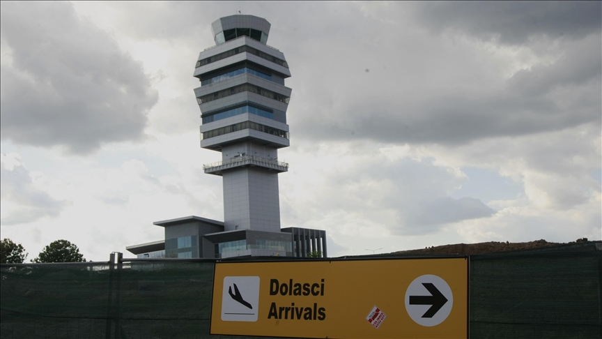 Beograd: Grom pogodio aerodromsku pistu, otkazani letovi