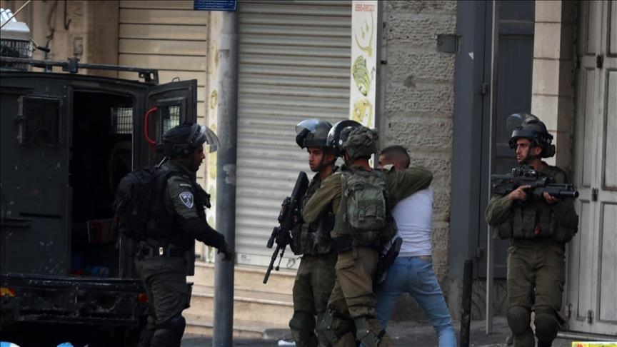 الجيش الإسرائيلي يعتقل 30 فلسطينيا في الضفة