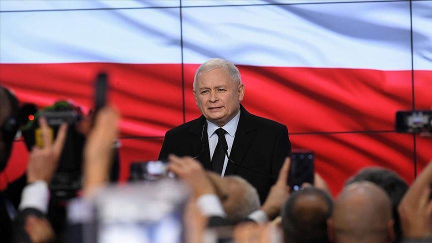 Poland's ruling party clings on despite blocked EU funds