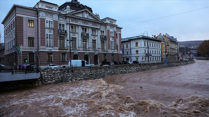 Поројните дождови предизвикаа поплави во Босна и Херцеговина и Србија