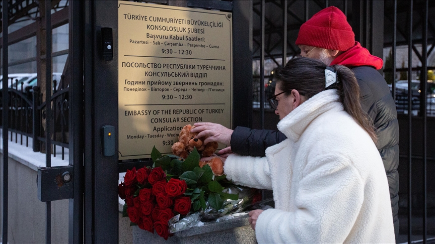 Cvijeće ispred zgrade turske ambasade u Kijevu