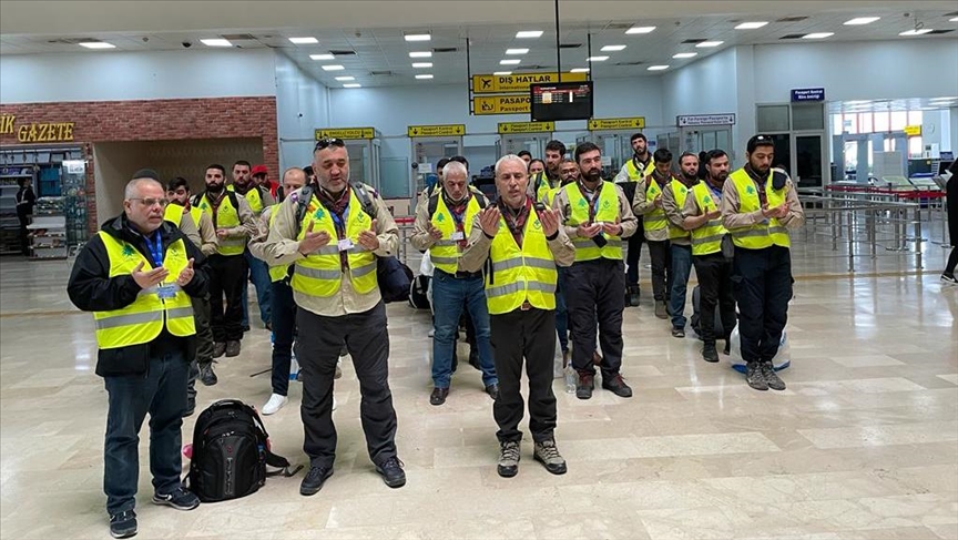 ‘Ottoman scouts' return to Istanbul, this time to aid post-quake ...