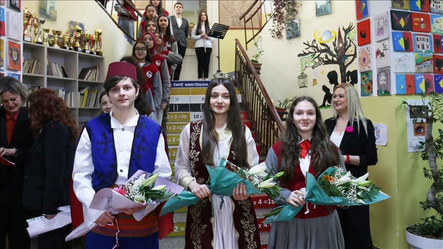 Arsimi turk në Kosovë mbush 72 vjet, kryeministri Kurti: Arsimimi më i ...