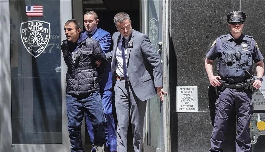 Un tribunal américain ordonne la mise en liberté surveillée du suspect ...